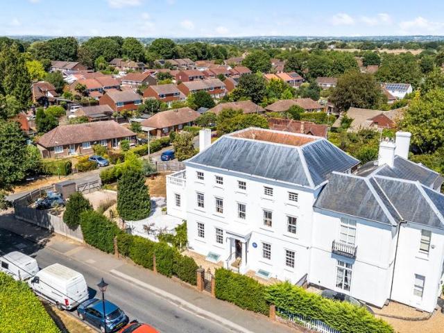 5 bedroom semi detached house for sale