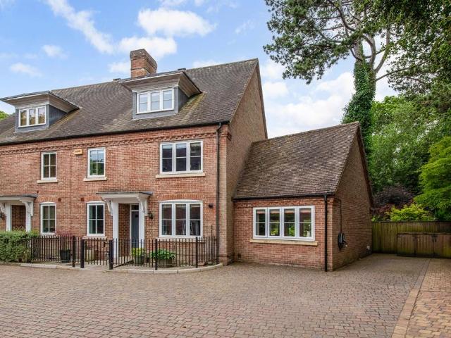 5 bedroom semi detached house for sale