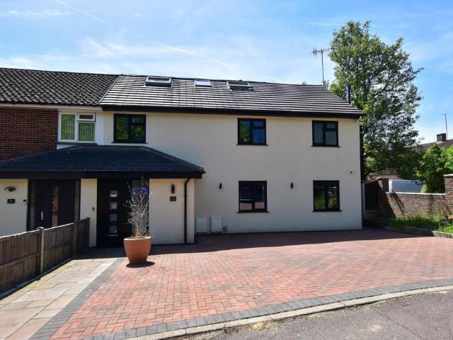 5 bedroom semi detached house for sale
