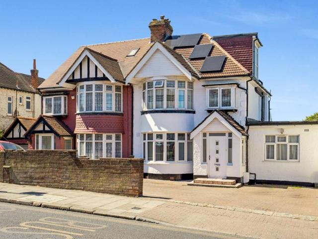 5 bedroom semi detached house for sale