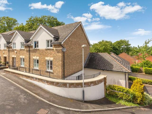 5 bedroom semi detached house for sale