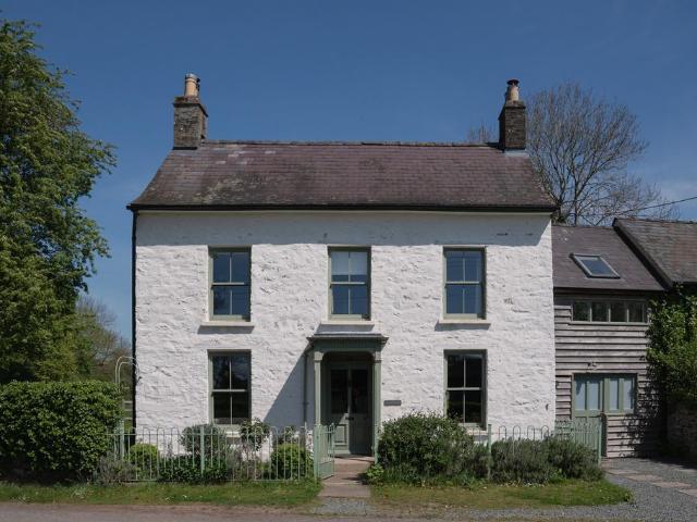 5 bedroom semi detached house for sale