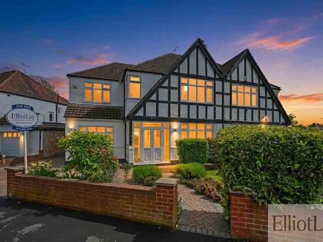5 bedroom semi detached house for sale