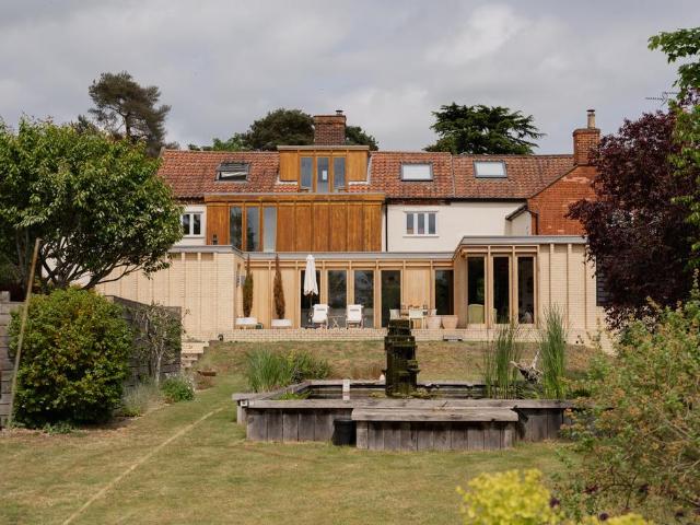 5 bedroom semi detached house for sale