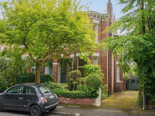5 bedroom semi detached house for sale