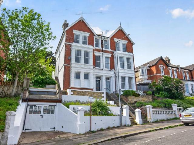 5 bedroom semi detached house for sale
