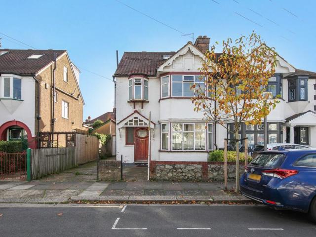 5 bedroom semi detached house for sale