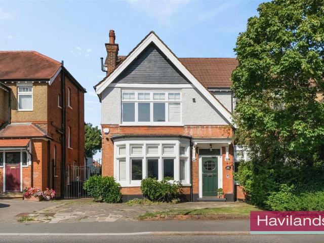 5 bedroom semi detached house for sale