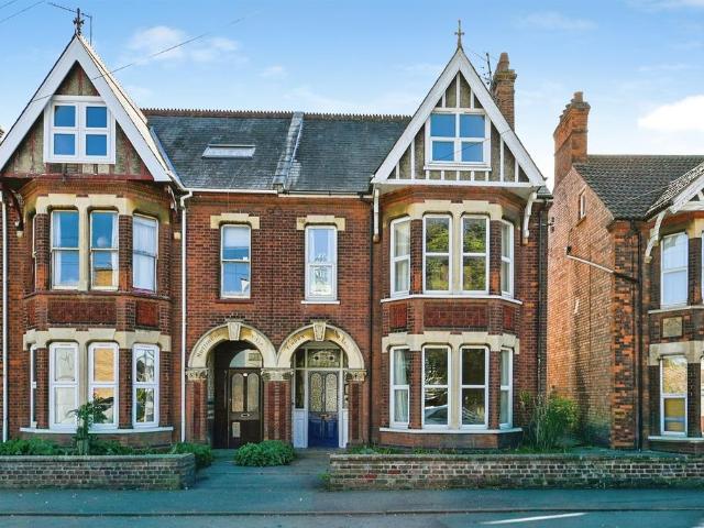 5 bedroom semi detached house for sale