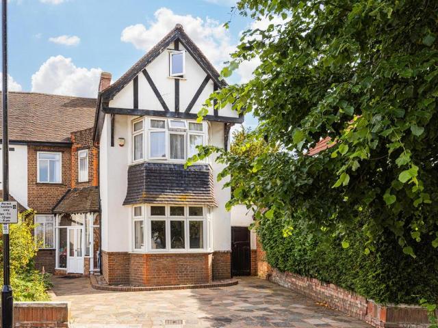 5 bedroom semi detached house for sale