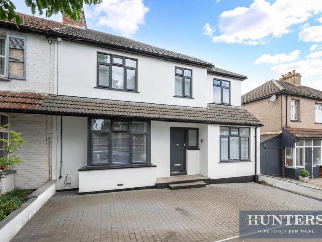 5 bedroom semi detached house for sale