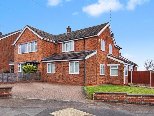 5 bedroom semi detached house for sale