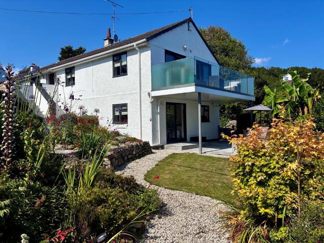 5 bedroom semi detached house for sale