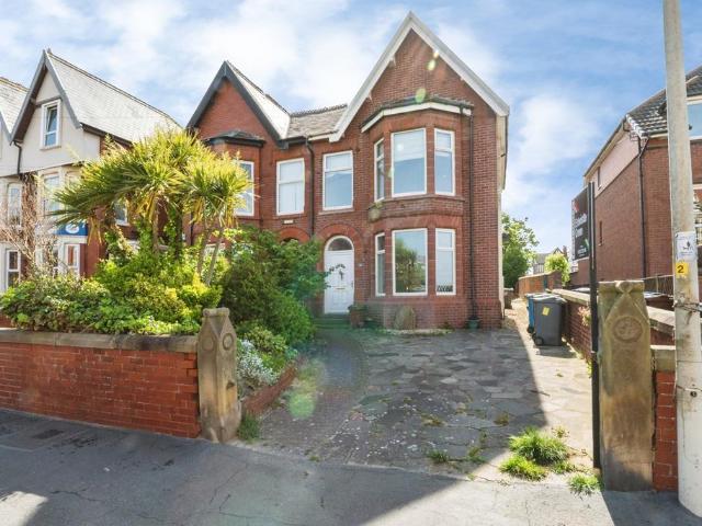 5 bedroom semi detached house for sale