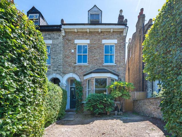 5 bedroom semi detached house for sale