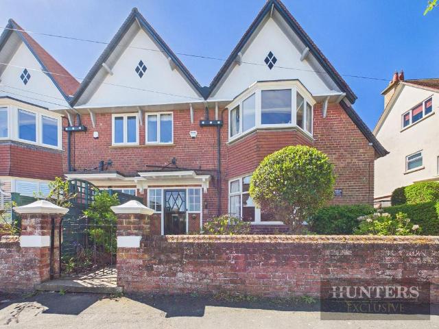 5 bedroom semi detached house for sale