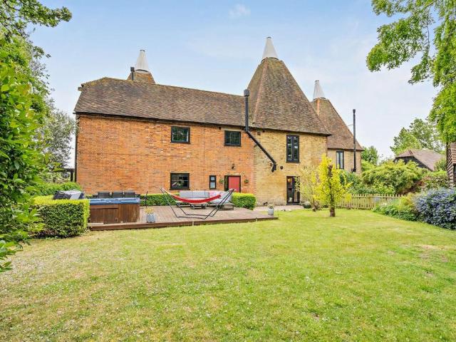 5 bedroom semi detached house for sale