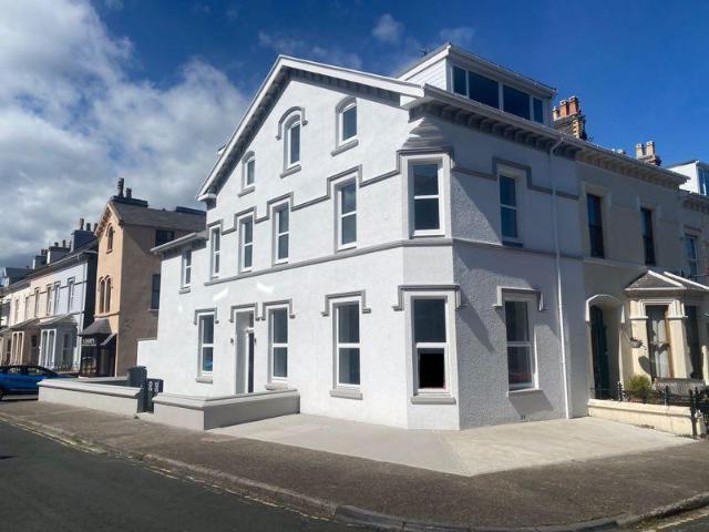 5 bedroom semi detached house for sale