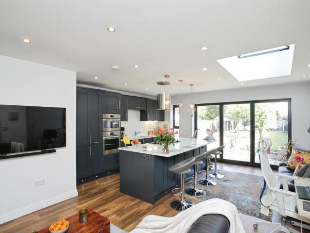 5 bedroom semi detached house for sale