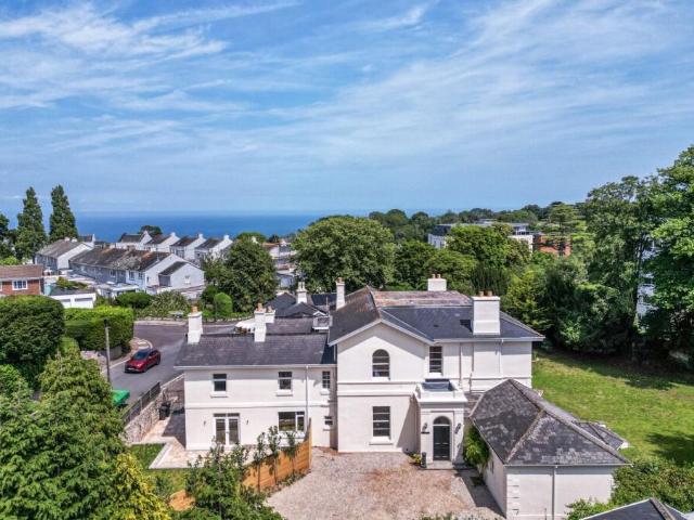 5 bedroom semi detached house for sale
