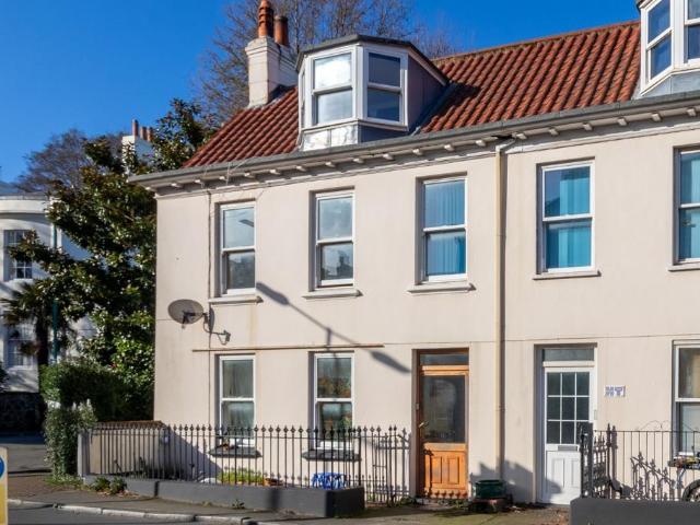 5 bedroom semi detached house for sale