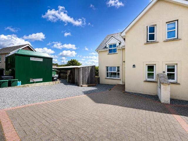 5 bedroom semi detached house for sale