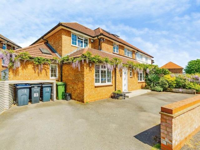 5 bedroom semi detached house for sale