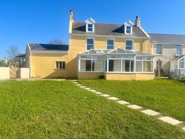 5 bedroom semi detached house for sale