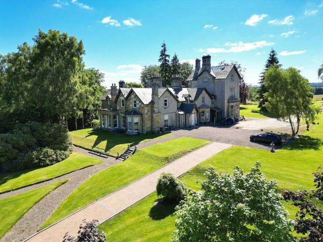 5 bedroom semi detached house for sale