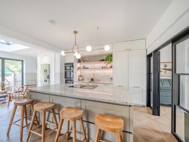 5 bedroom semi detached house for sale