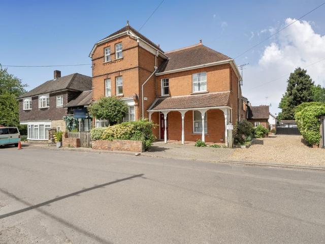 5 bedroom semi detached house for sale