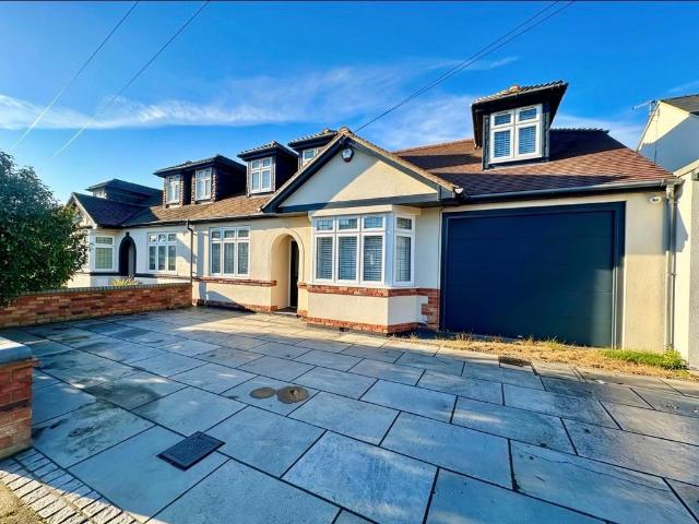5 bedroom semi detached house for sale