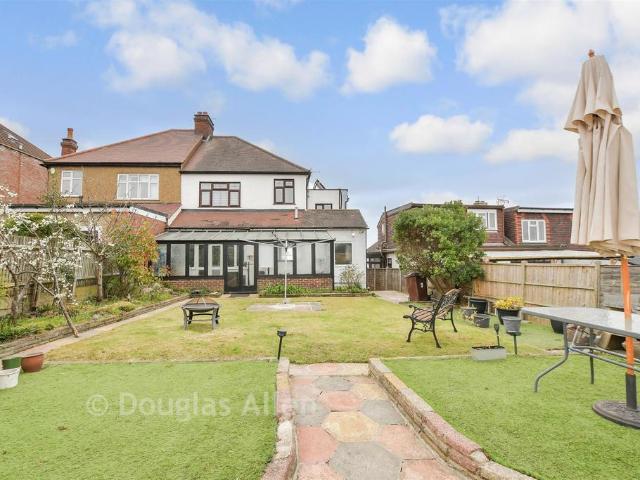5 bedroom semi detached house for sale