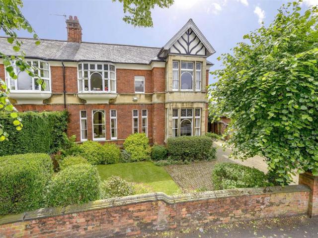 5 bedroom semi detached house for sale