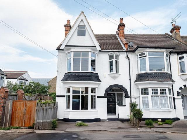 5 bedroom semi detached house for sale