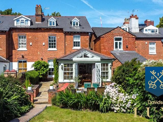 5 bedroom semi detached house for sale