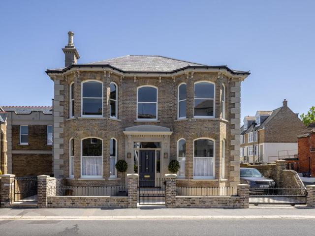 5 bedroom semi detached house for sale