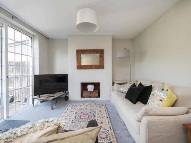 5 bedroom semi detached house for sale
