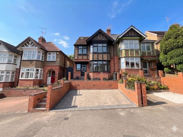 5 bedroom semi detached house for sale