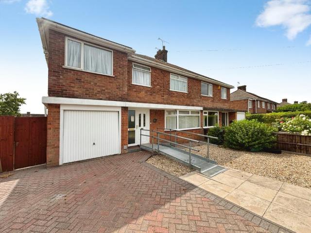 5 bedroom semi detached house for sale
