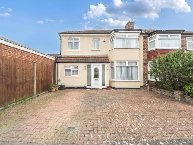 5 bedroom semi detached house for sale