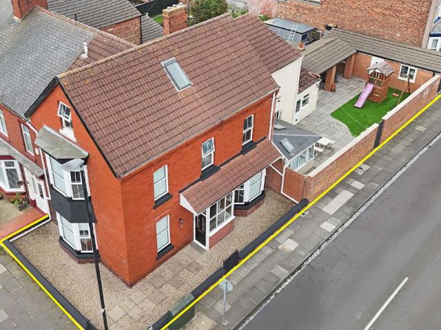 5 bedroom semi detached house for sale