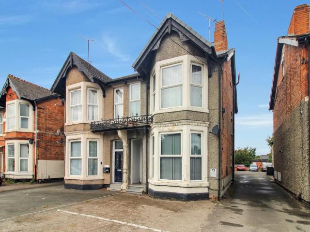 5 bedroom semi detached house for sale