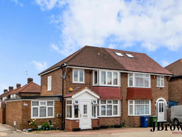 5 bedroom semi detached house for sale