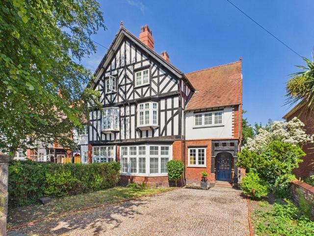 5 bedroom semi detached house for sale