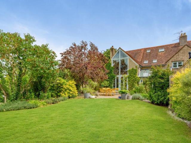 5 bedroom semi detached house for sale