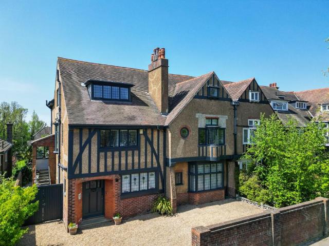 5 bedroom semi detached house for sale