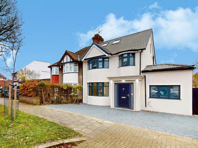 5 bedroom semi detached house for sale