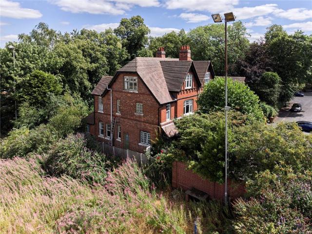 5 bedroom semi detached house for sale