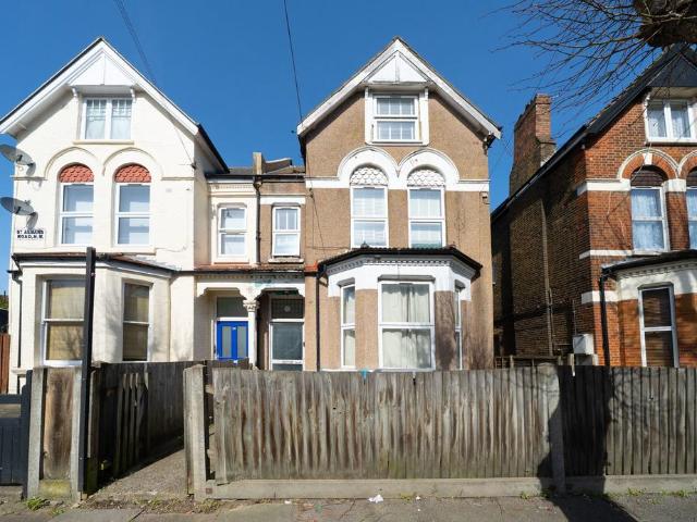 5 bedroom semi detached house for sale